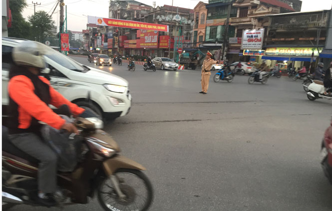 Giải pháp chống ùn tắc giao thông: Vĩ mô và vi mô - Báo Thái Nguyên điện tử