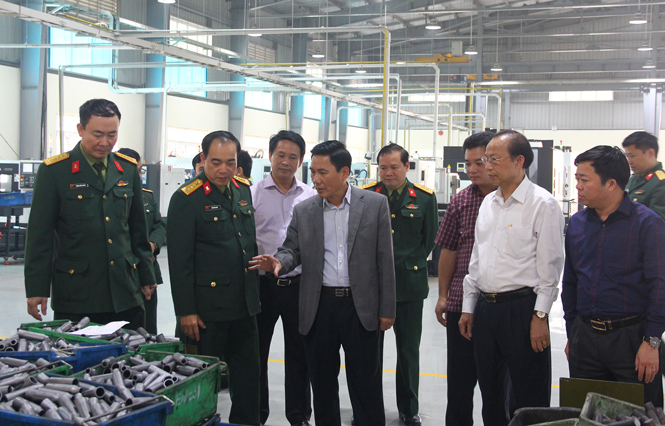 Đồng chí Chủ tịch UBND tỉnh thăm và làm việc với Nhà máy Z131 - Báo Thái Nguyên điện tử