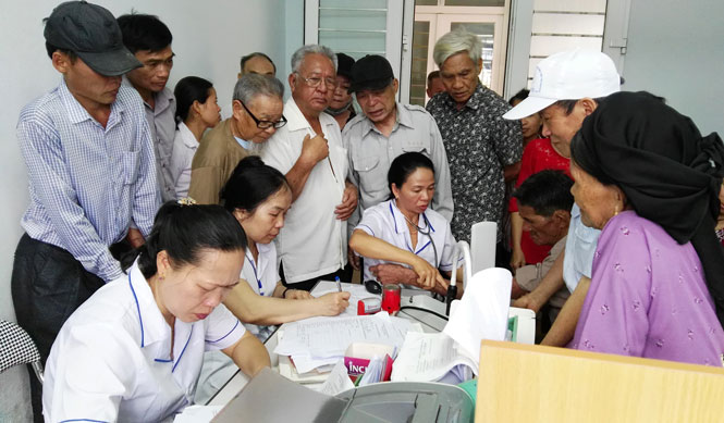 Khám chữa bệnh miễn phí cho người thuộc diện chính sách, người cao tuổi ...