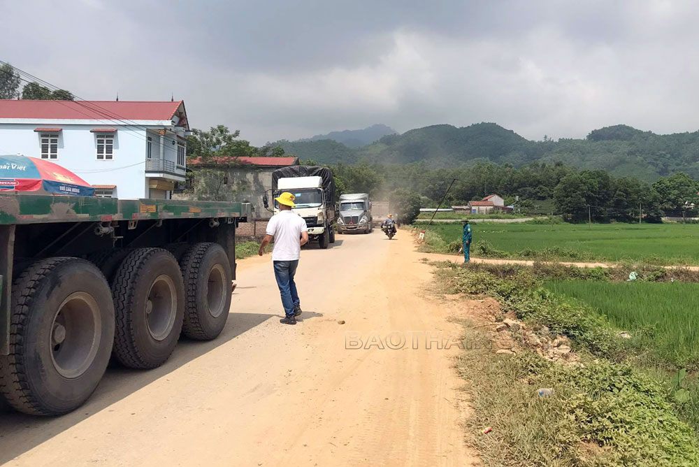 Xe container ùn tắc cục bộ trên tuyến ĐT.274 - Báo Thái Nguyên điện tử